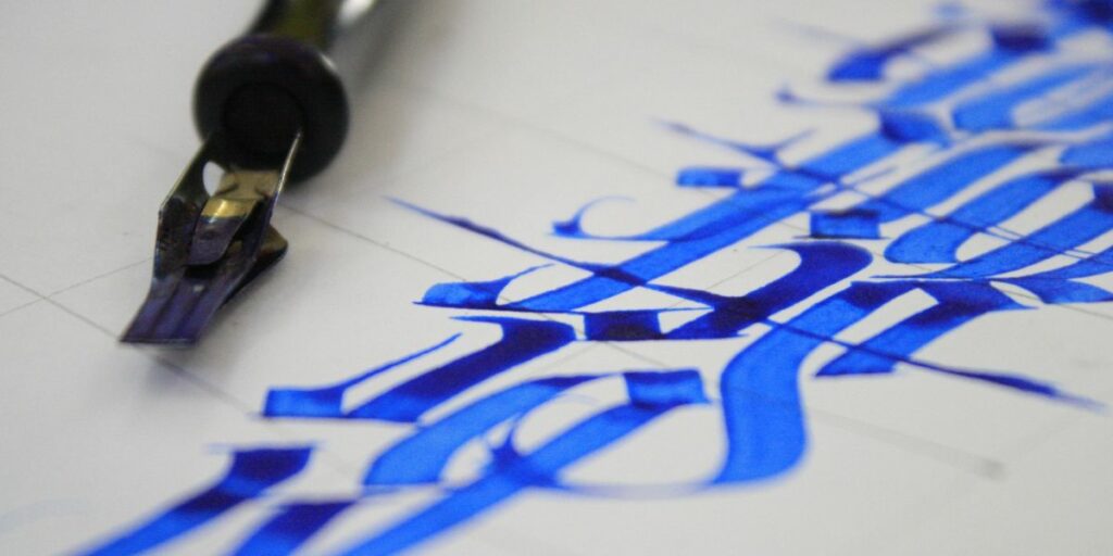 Tout savoir sur la calligraphie française - Le Scribe