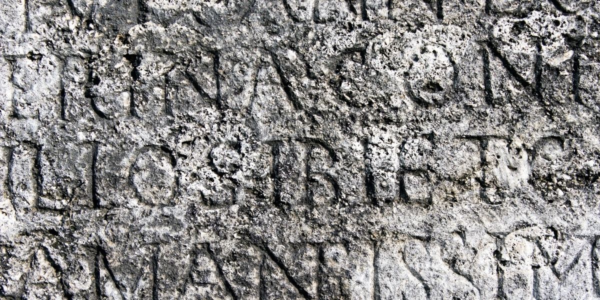 Calligraphie latine : ce qu'il faut savoir - Le Scribe